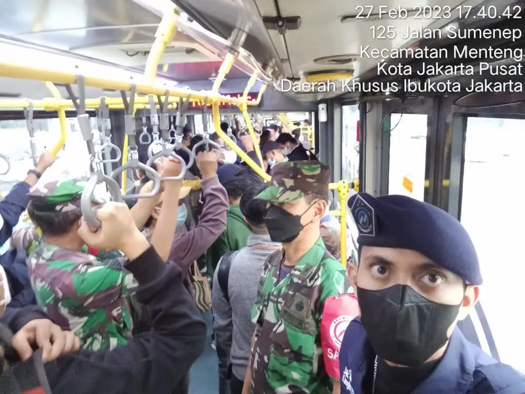Kok Ada Tentara di Transjakarta? - Jurno.id